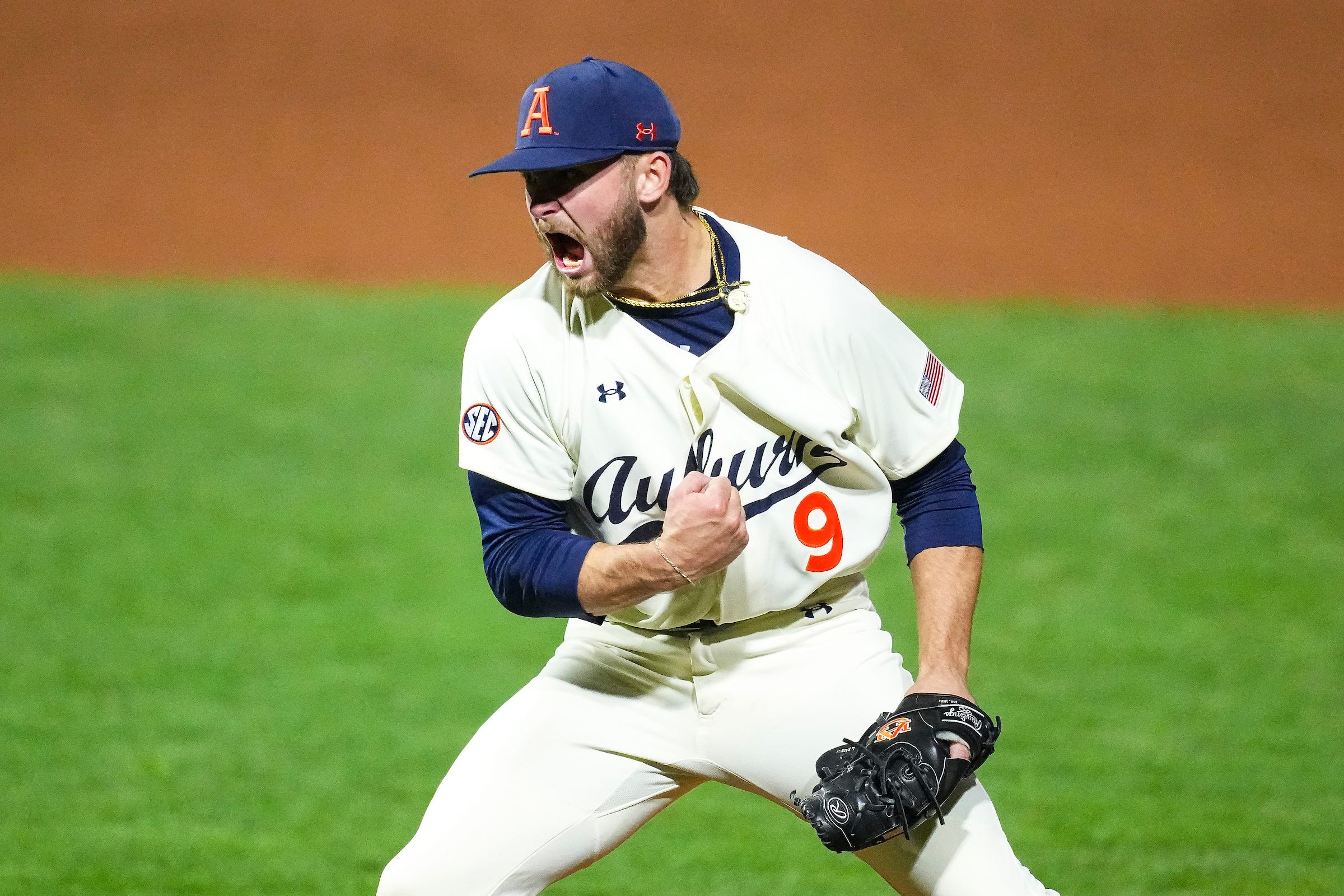 Auburn conquers Troy behind late Ike Irish single