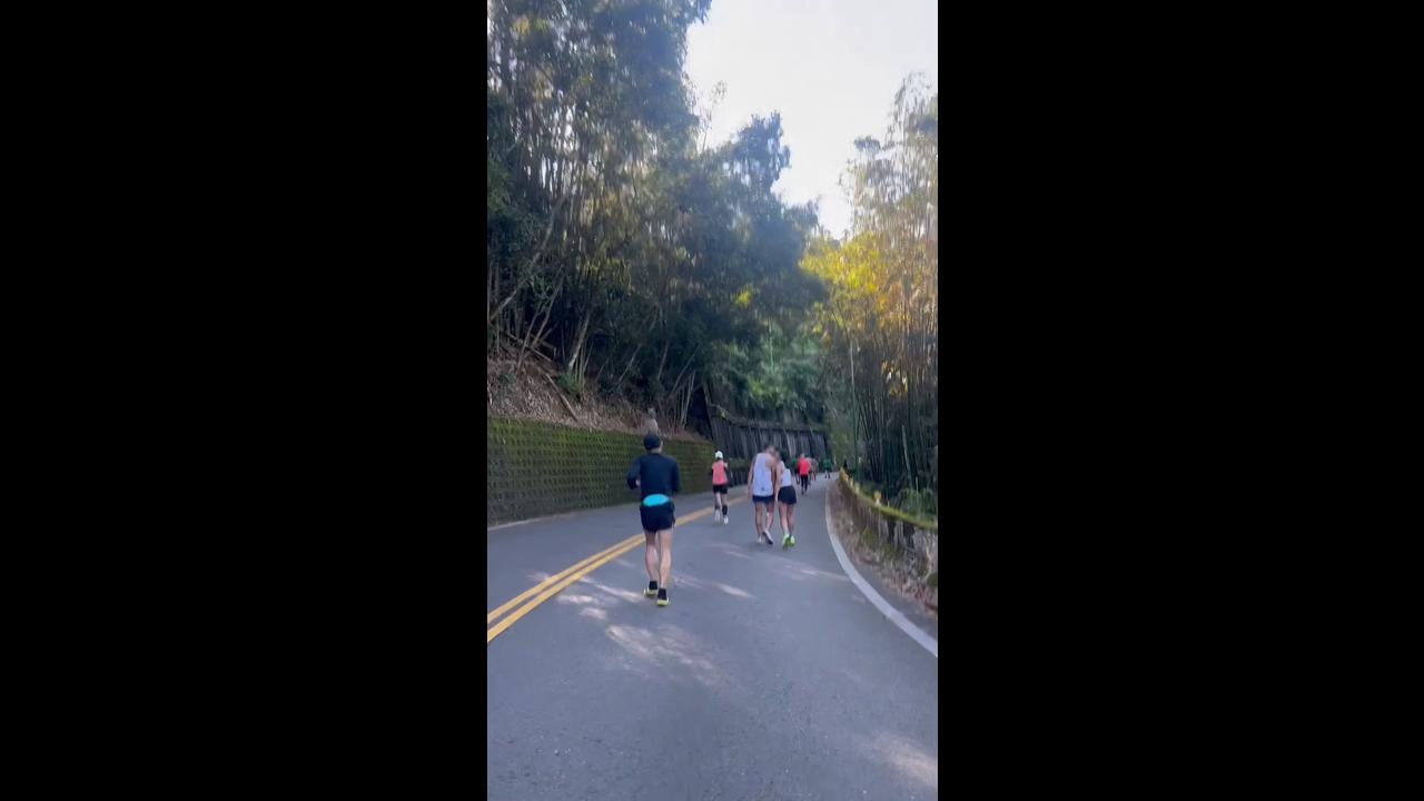 Marathon runner balances pineapple on his head