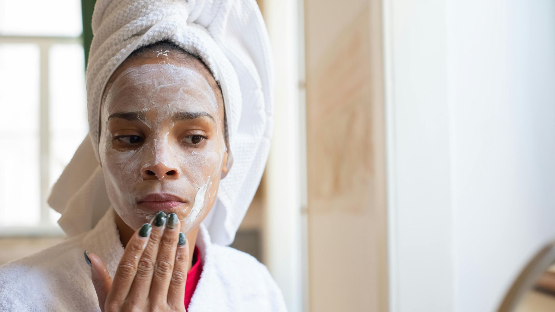 10 Proper Ways To Moisturize Your Skin & 10 Ways You're Drying It Out