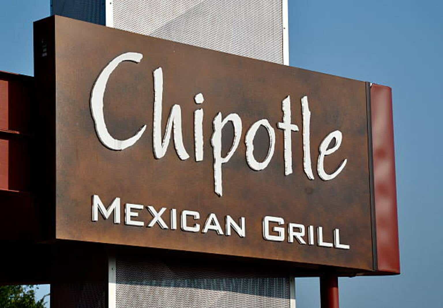 Chipotle preps for the busy burrito season with a hiring blitz