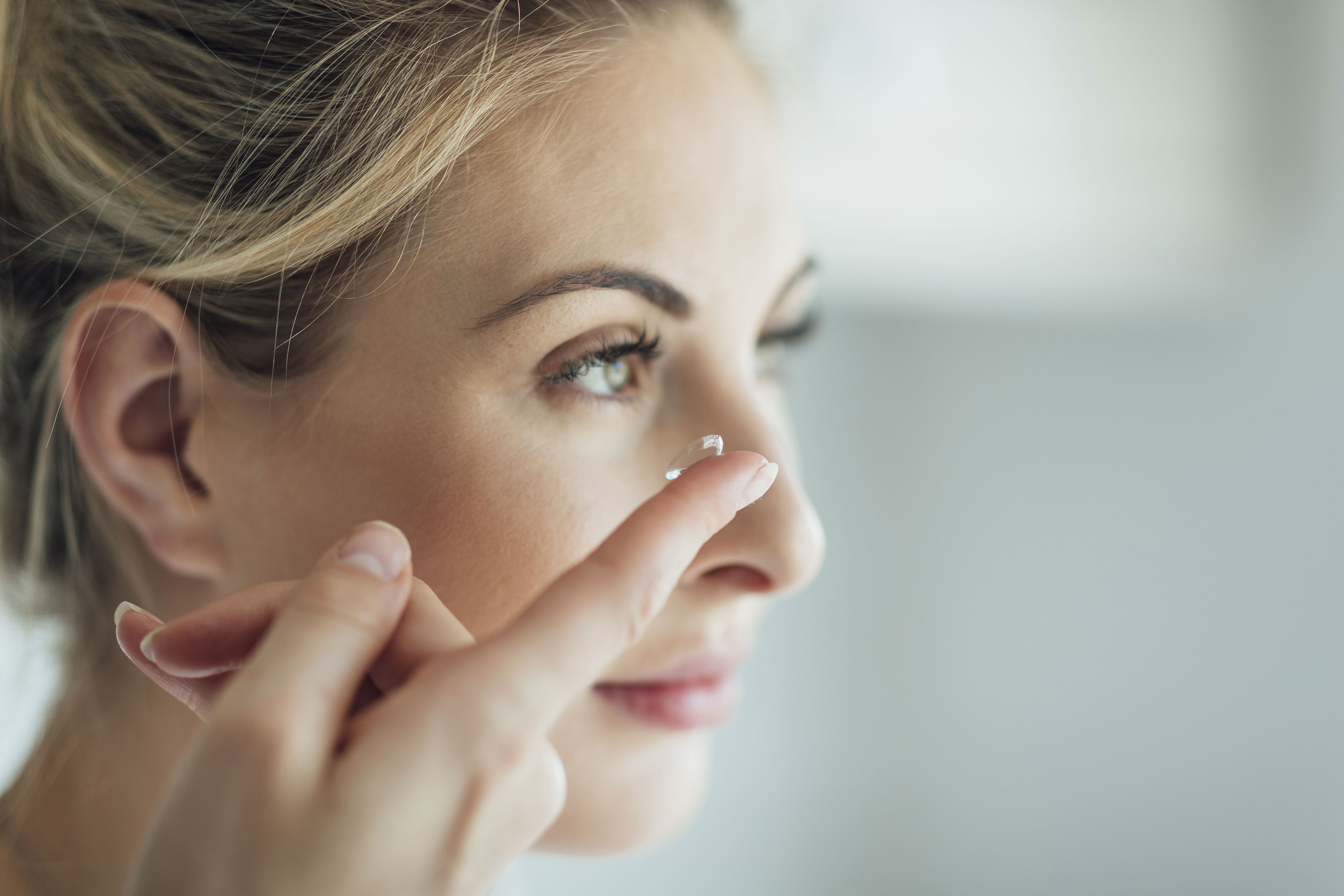 Elle pense avoir un cil dans l'œil, les médecins y découvrent des ...