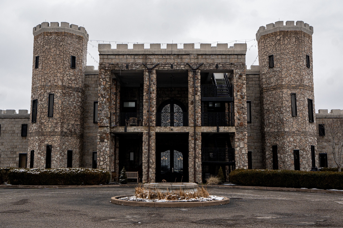 Step inside the luxurious Kentucky Castle with this amazing photos