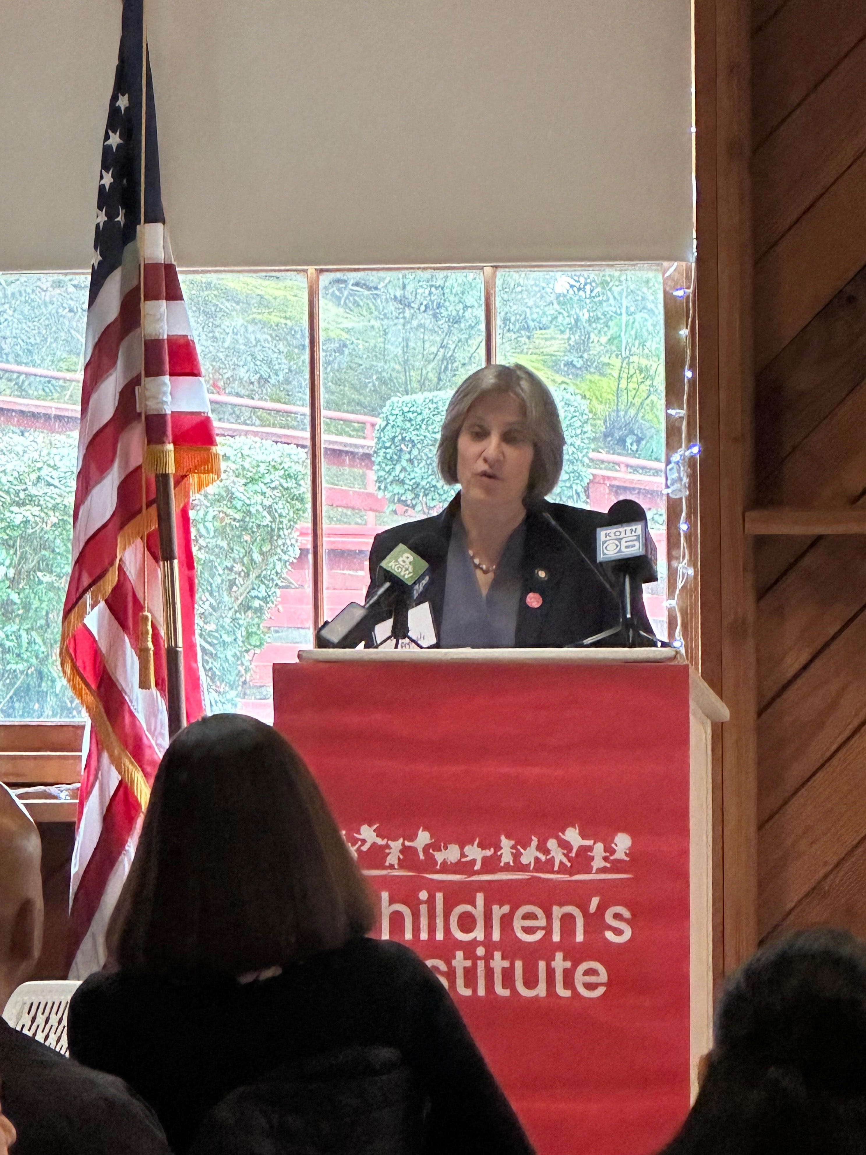 Former Oregon governors, advocates push for legislation to support ...