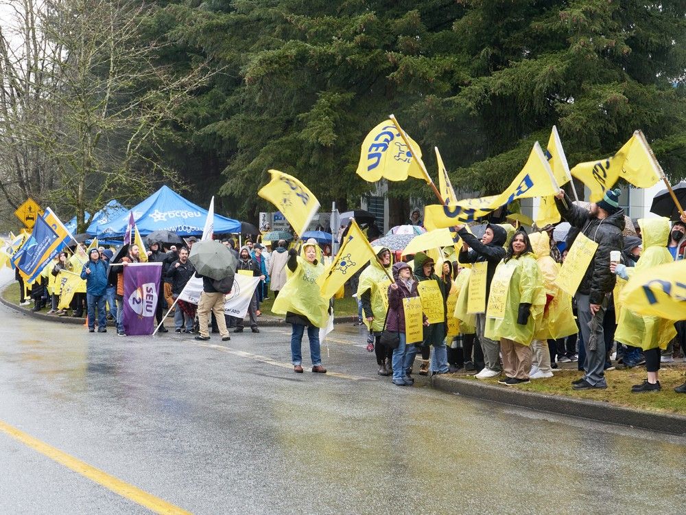 Picket lines set to go up at LifeLabs locations across B.C.