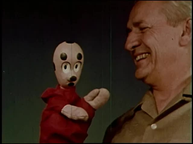 Charming Puppet Show: Storytelling with Hand Puppets