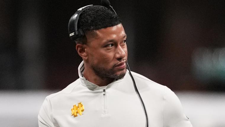 USA Today reporter challenges redshirt freshman to help Notre Dame ...