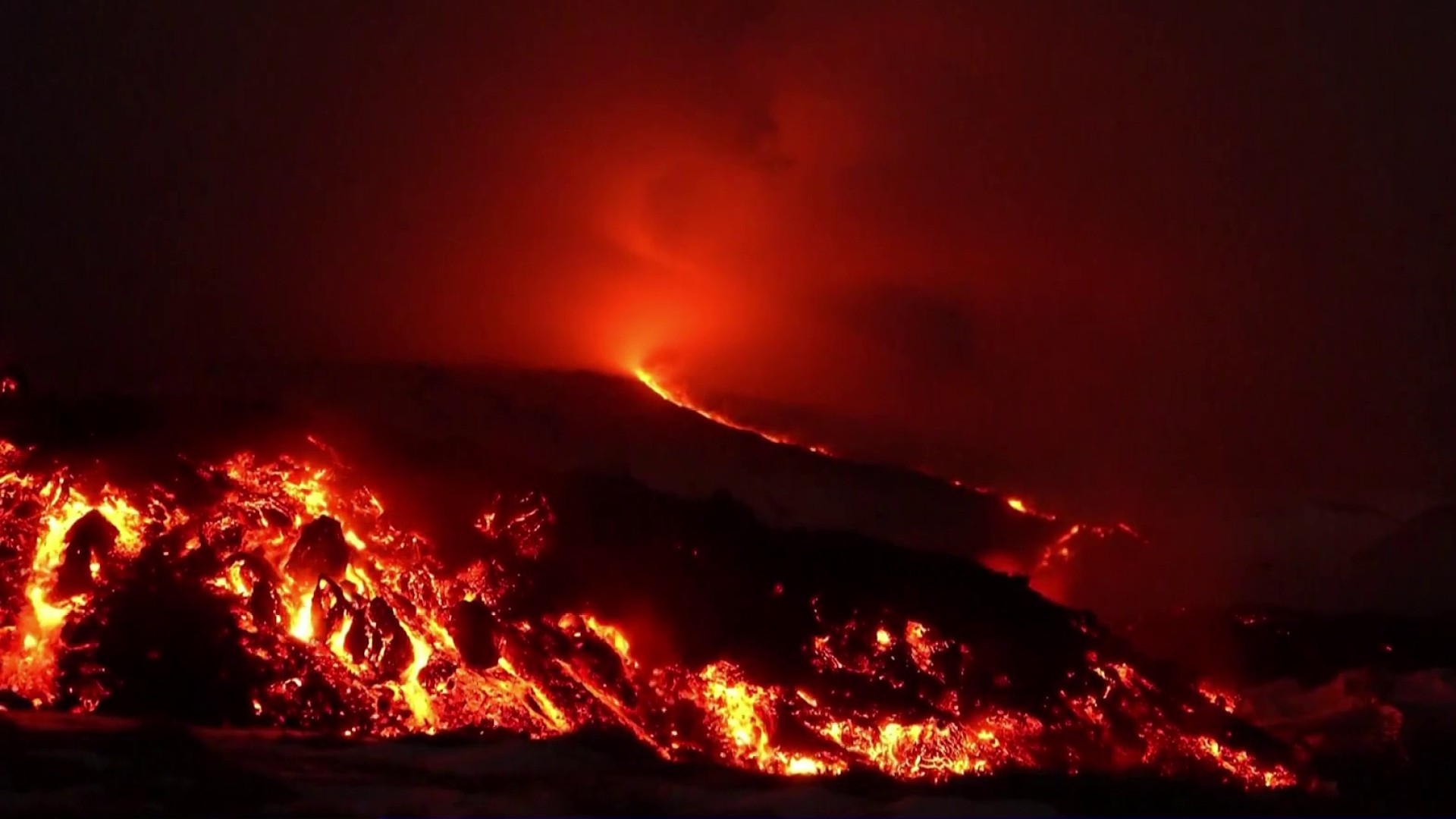 Italy volcano eruption attracts thrill-seeking tourists and alarms ...