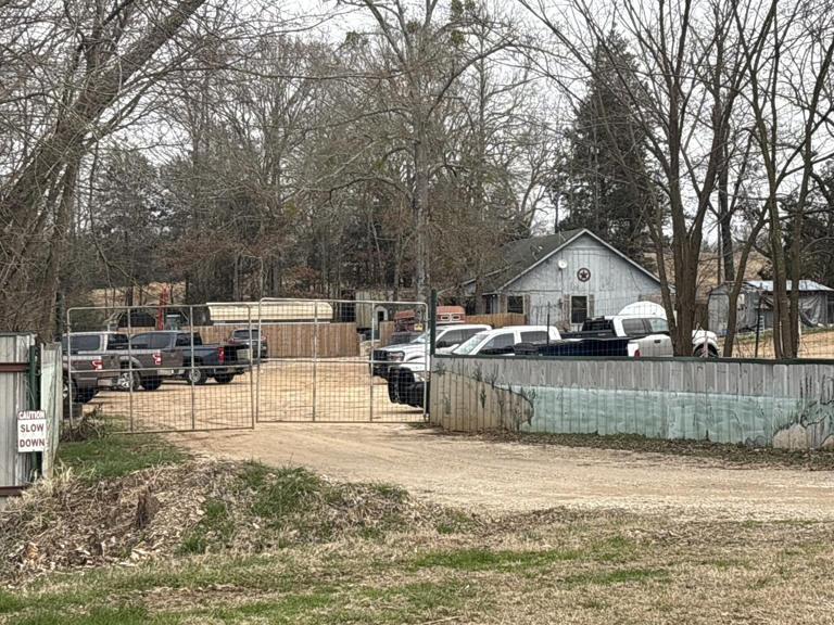 US Fish and Wildlife Services execute search at Canton Grand Safari ...