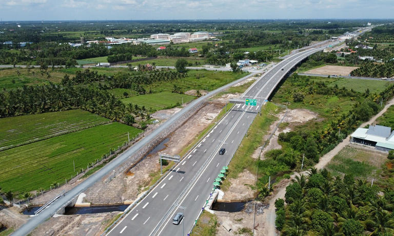 HCMC-Mekong Delta expressway to be widened in $1.5B project
