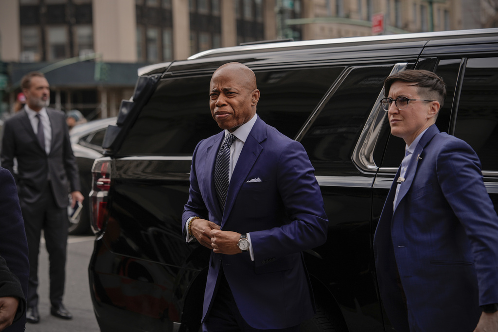 Justice Department official urges quick dismissal of criminal case ...