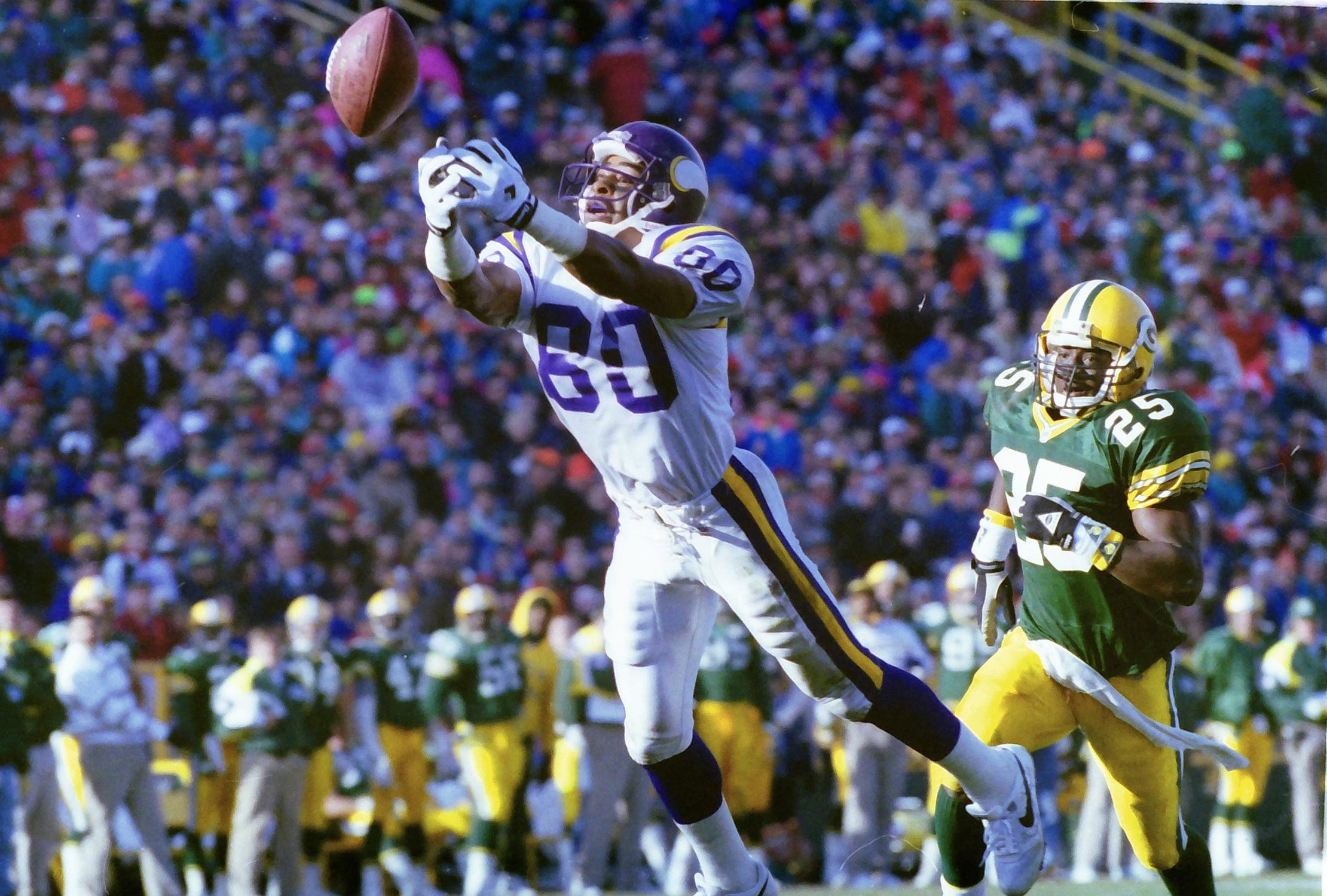 Hall of Fame WR Cris Carter says Vikings should keep QB Sam Darnold