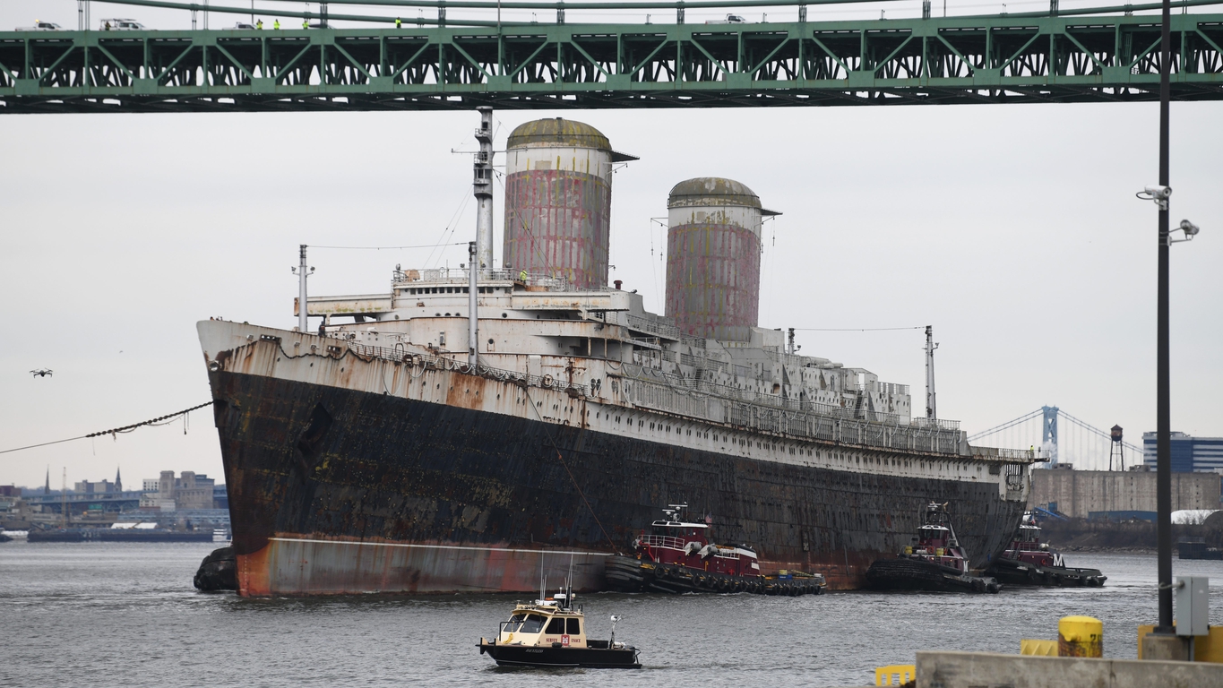 Incredible photos show the SS United States departing Philadelphia for ...