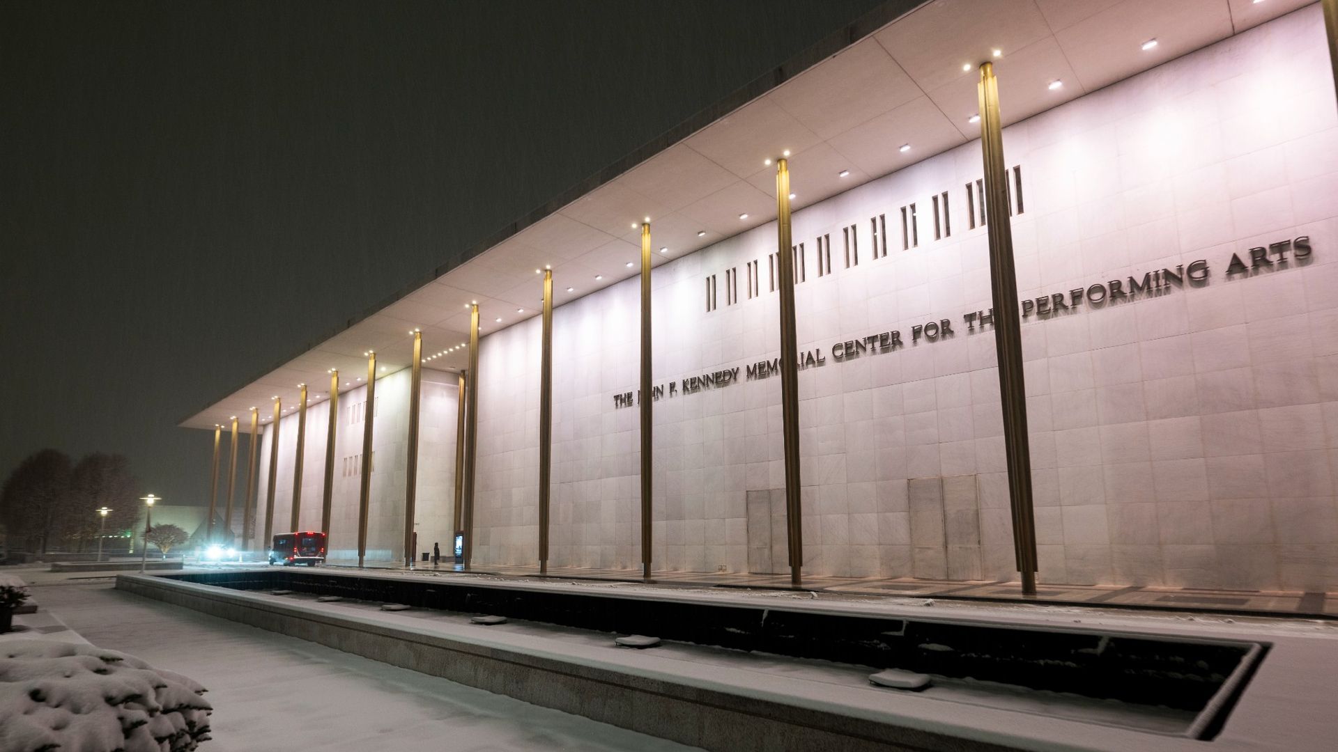 How does the Kennedy Center work?