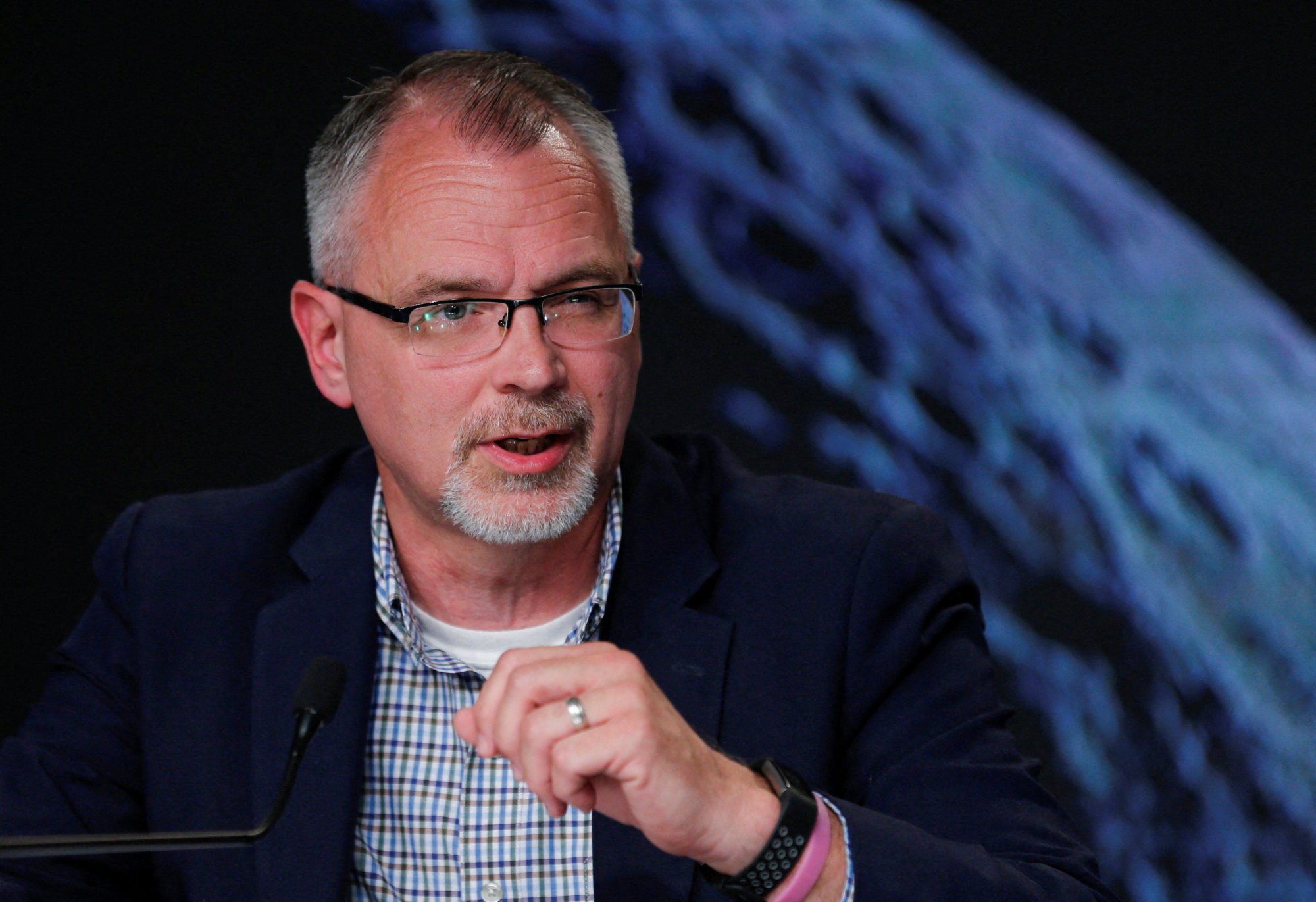 Nasa shake-up casts doubt on moon programme, as Musk and Trump turn to Mars