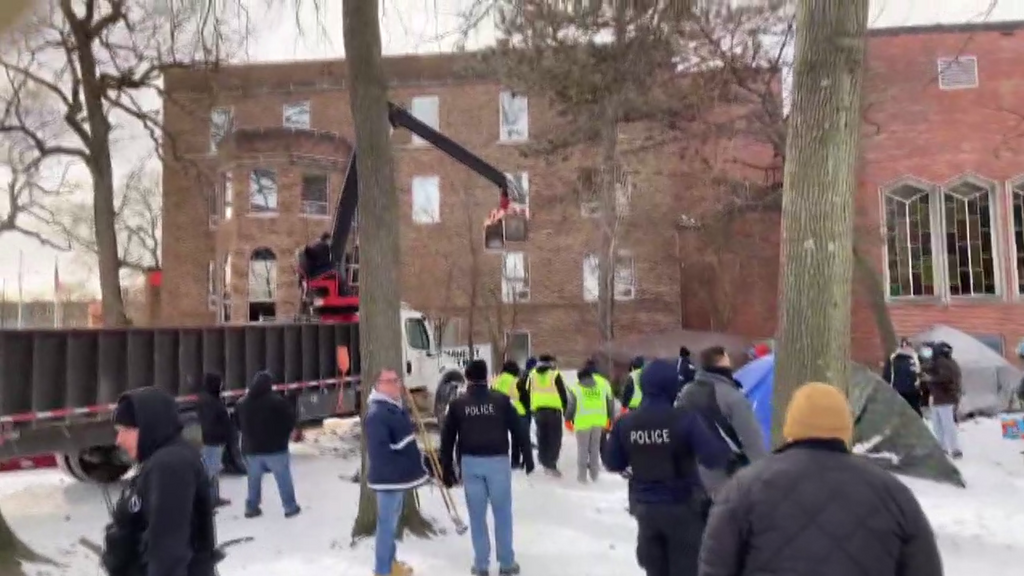 Homeless encampment residents in Chicago's Gompers Park take issue with ...