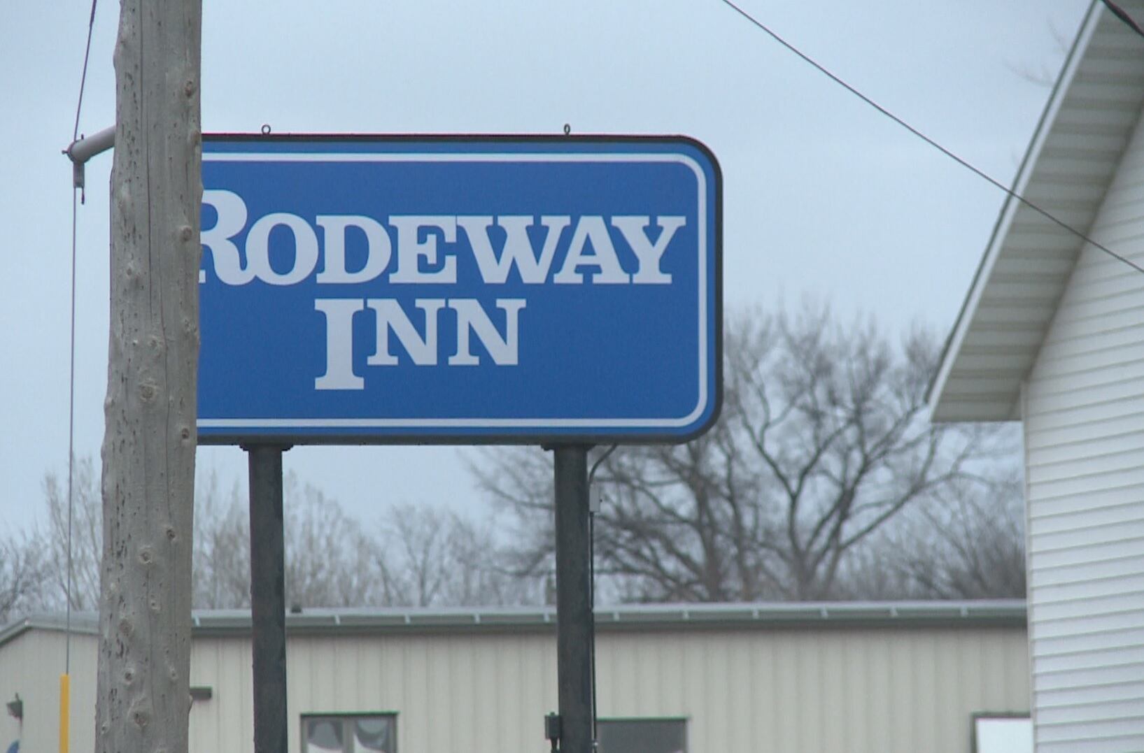 Parents charged after 3 young children found in dirty hotel room