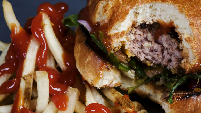 How Late Is Too Late To Eat Leftover Fast Food Burgers And Fries?