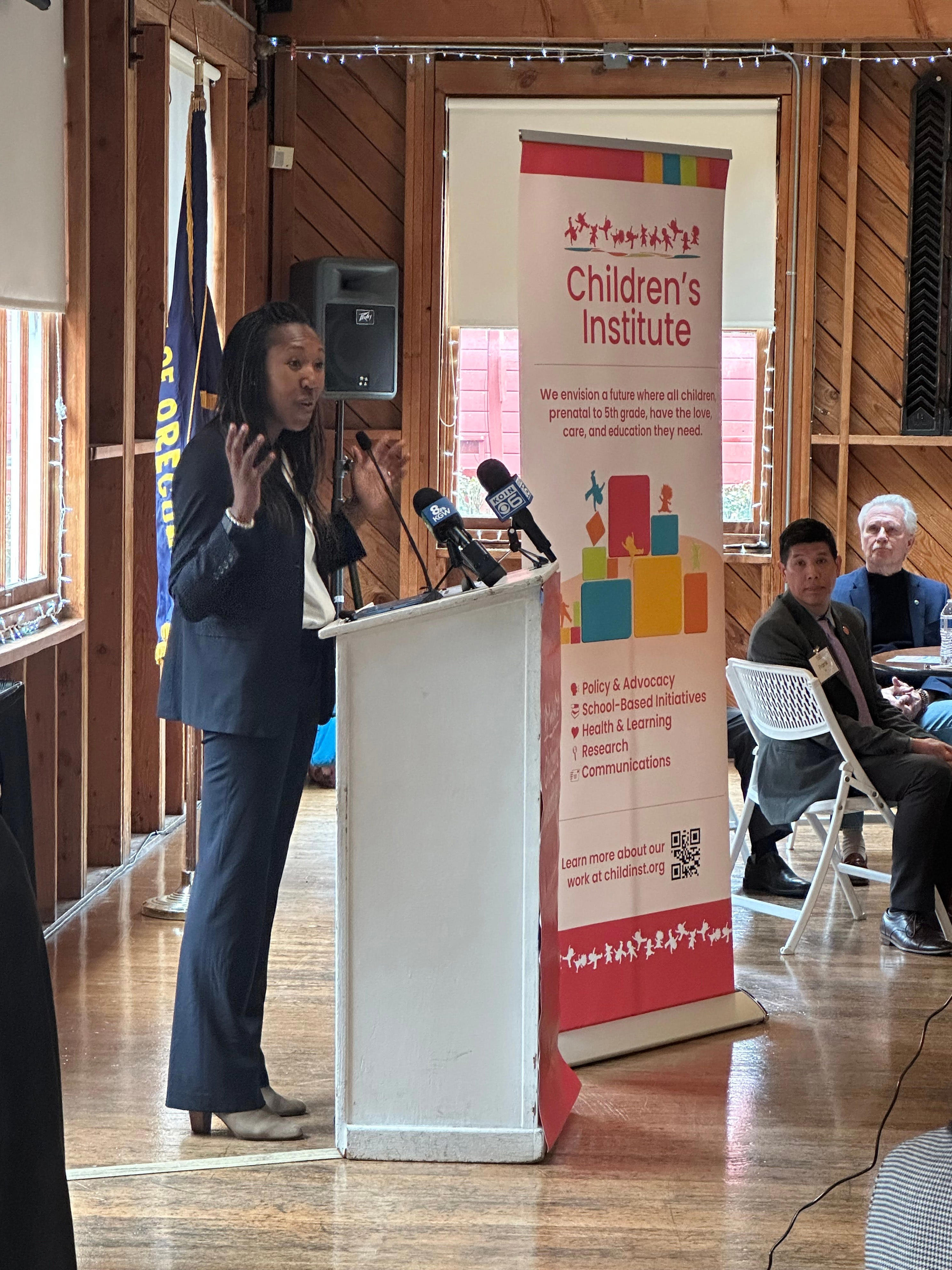 Former Oregon governors, advocates push for legislation to support ...