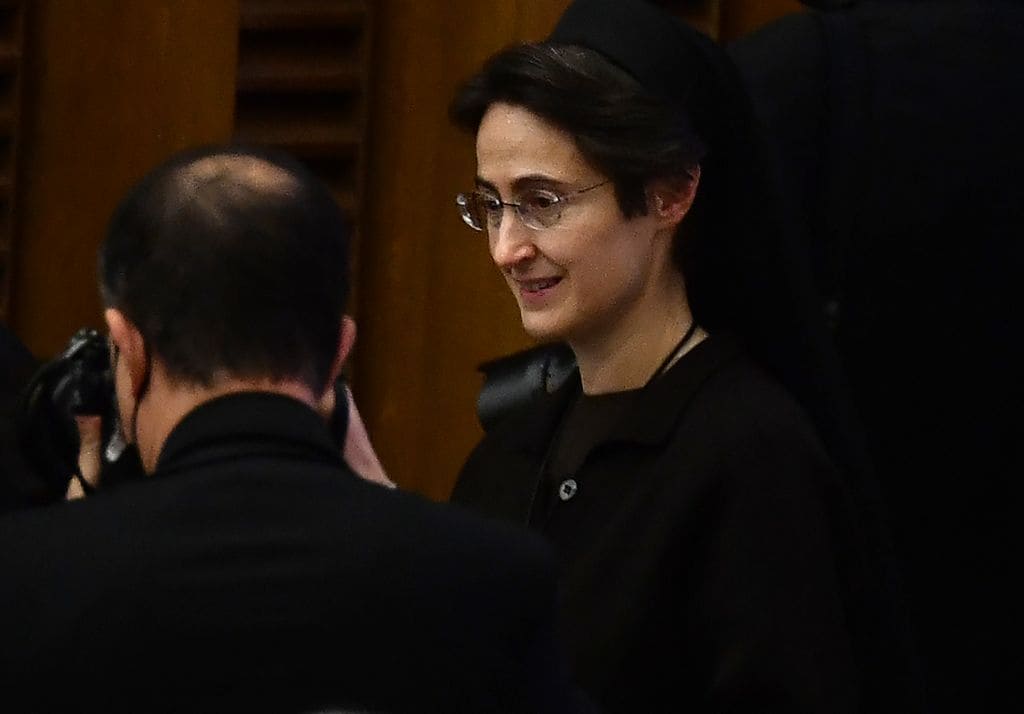 Quién es Sor Raffaella Petrini, la primera mujer gobernadora del ...