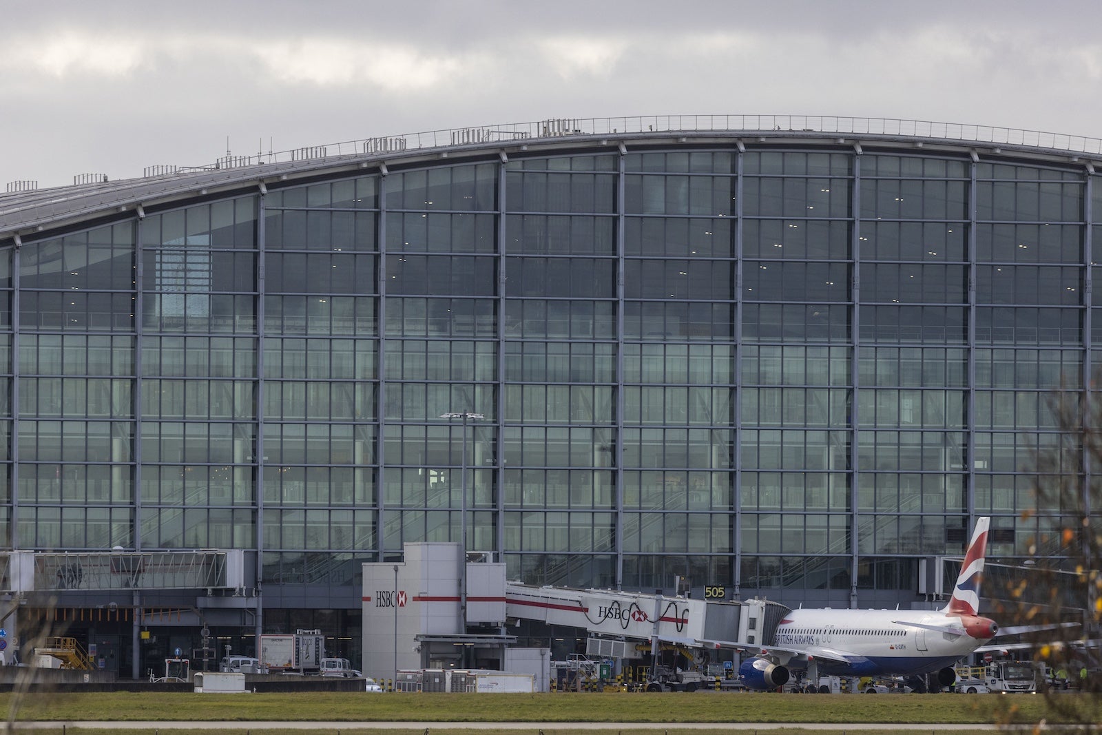 Heathrow Airport closed all day: More than 1,300 flights disrupted due ...