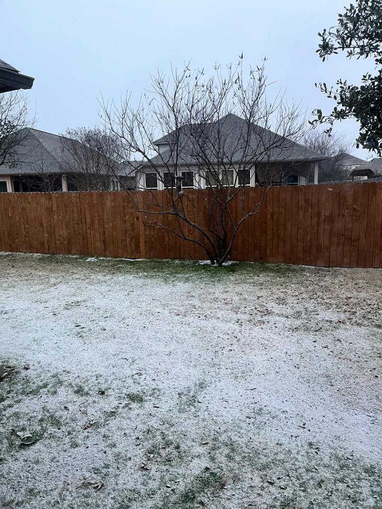PHOTOS: Flurries, light snow accumulation seen across Central Texas