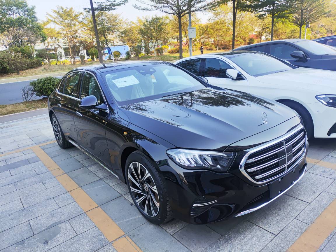奔驰 奔驰E级 2025款 E 300 L 豪华型实拍图