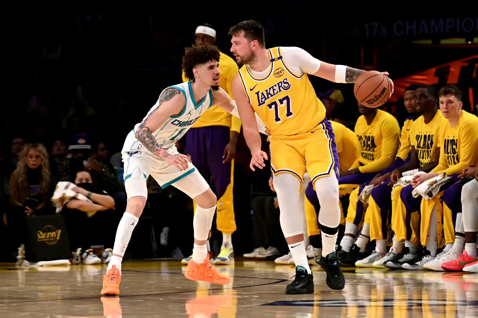 湖人97-100黄蜂 谈3件事 东契奇18中5 詹姆斯末节16分 里夫斯被驱逐