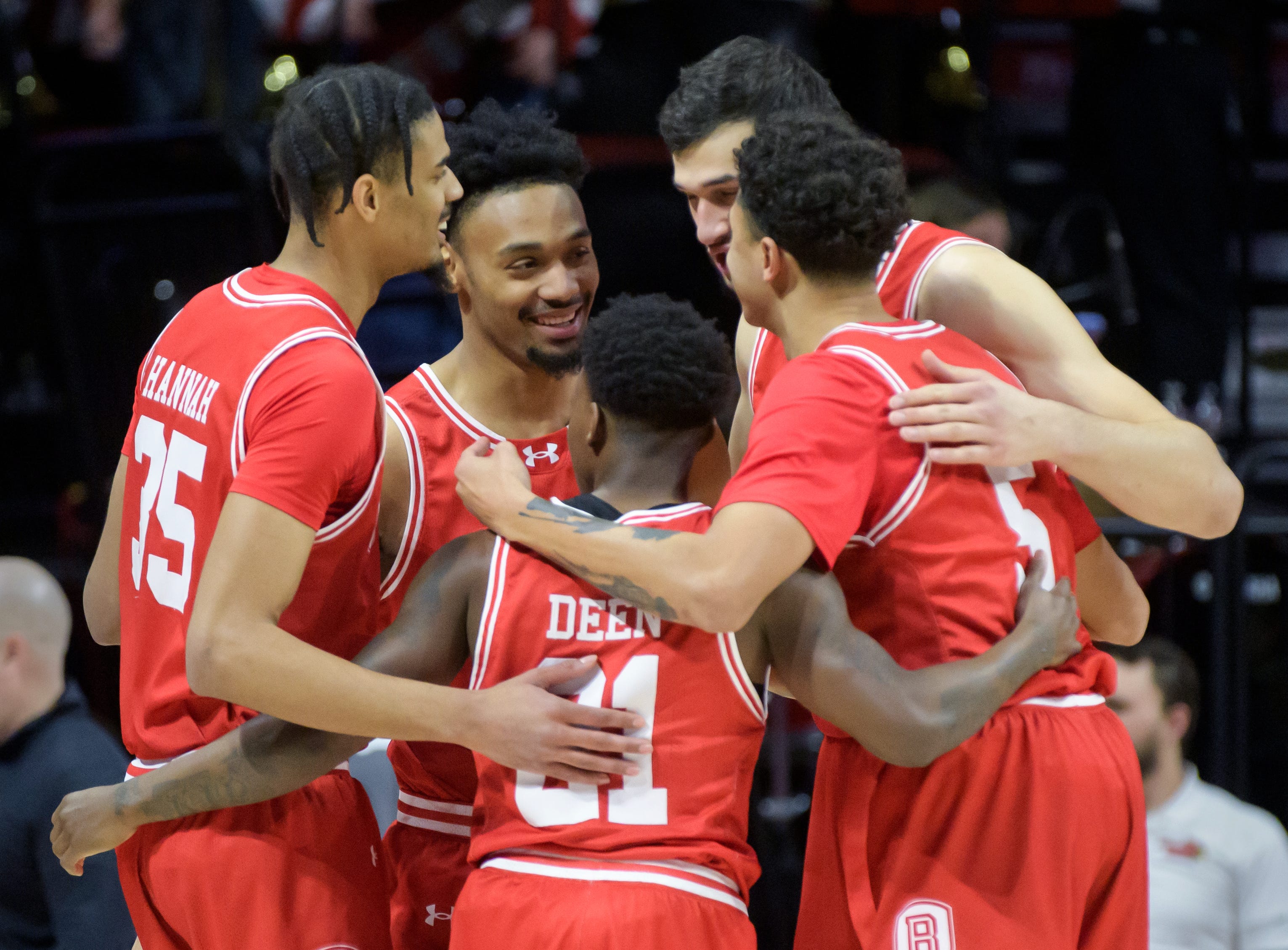 'Light-heavyweights': Bradley fights back with 3s, but can't avoid ...