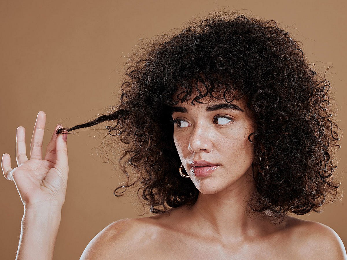 Stop brushing wet hair: How it damages your strands and the best ...