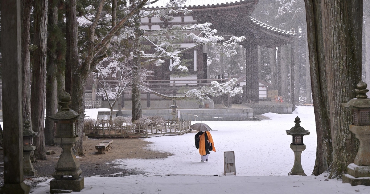 Chinese Snow Village Uses Fake Snow to Fool Tourists