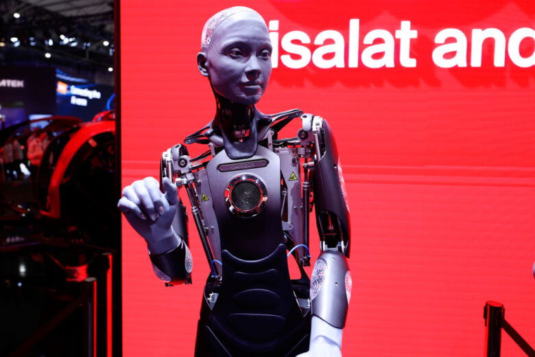 Le robot Ameca interagit avec le public pour la première fois