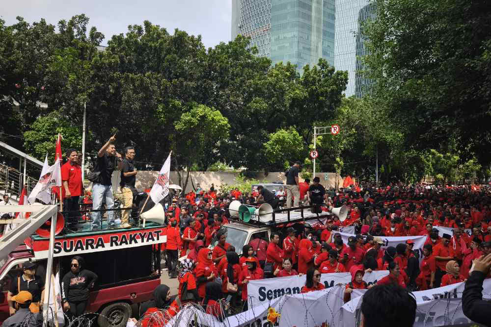 Rombongan Relawan PDIP Geruduk Kantor KPK di Tengah Pemeriksaan Hasto ... Rombongan Relawan PDIP Geruduk Kantor KPK di Tengah Pemeriksaan Hasto ...
