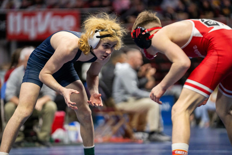 Iowa high school state wrestling 2025: Davenport Assumption leads tight ...