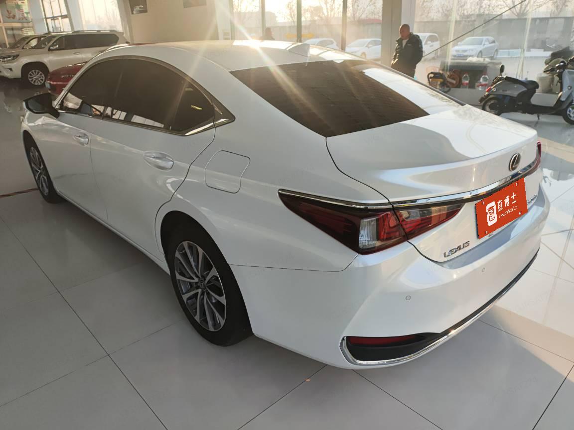 5 Key Health Benefits Of Drinking Salt Water Every Morning