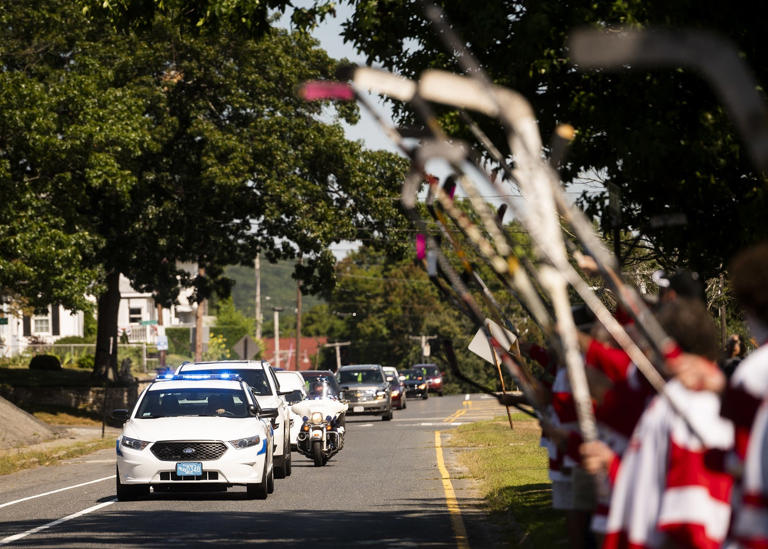 'He’s smiling up in heaven': Grafton, Worcester hockey host Pennucci ...