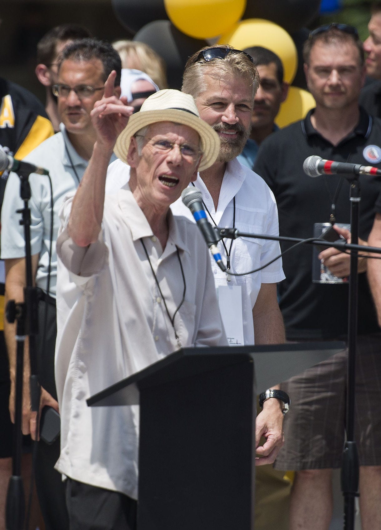 Voice of Pittsburgh Penguins: Mike Lange dies at 76