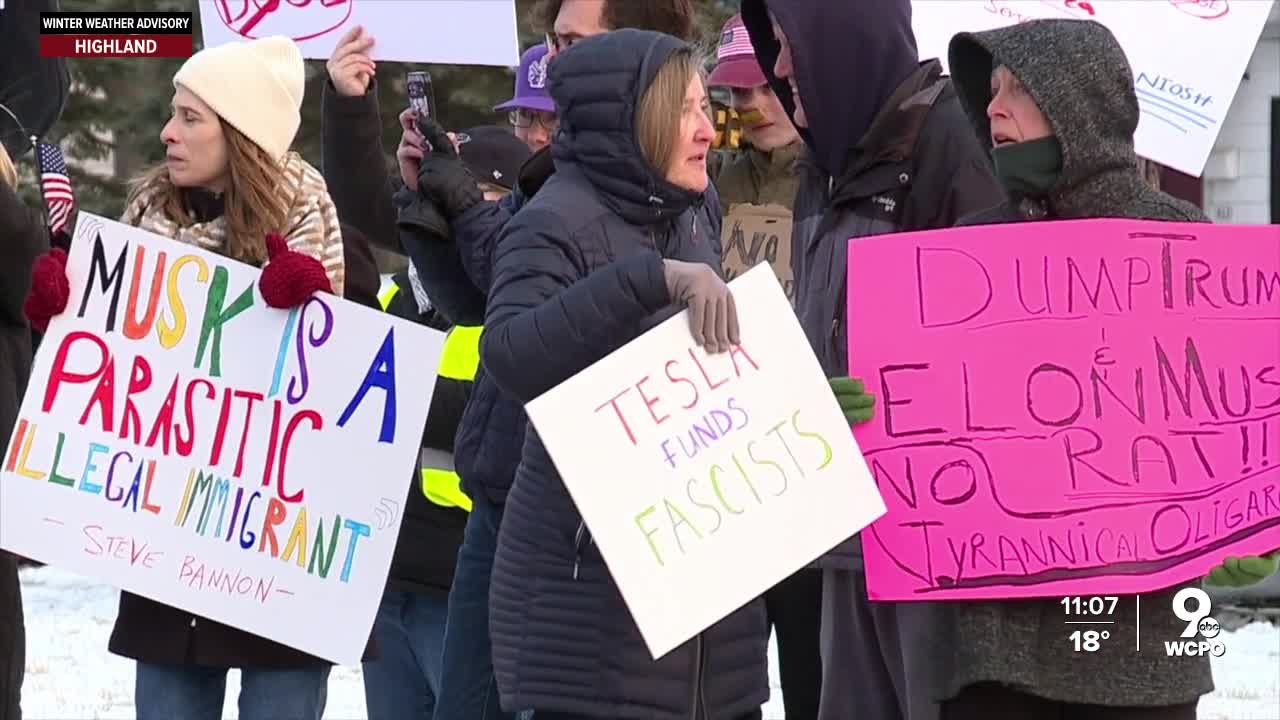 Anti-Elon Musk rally at Cincinnati area Tesla dealership calls for ...