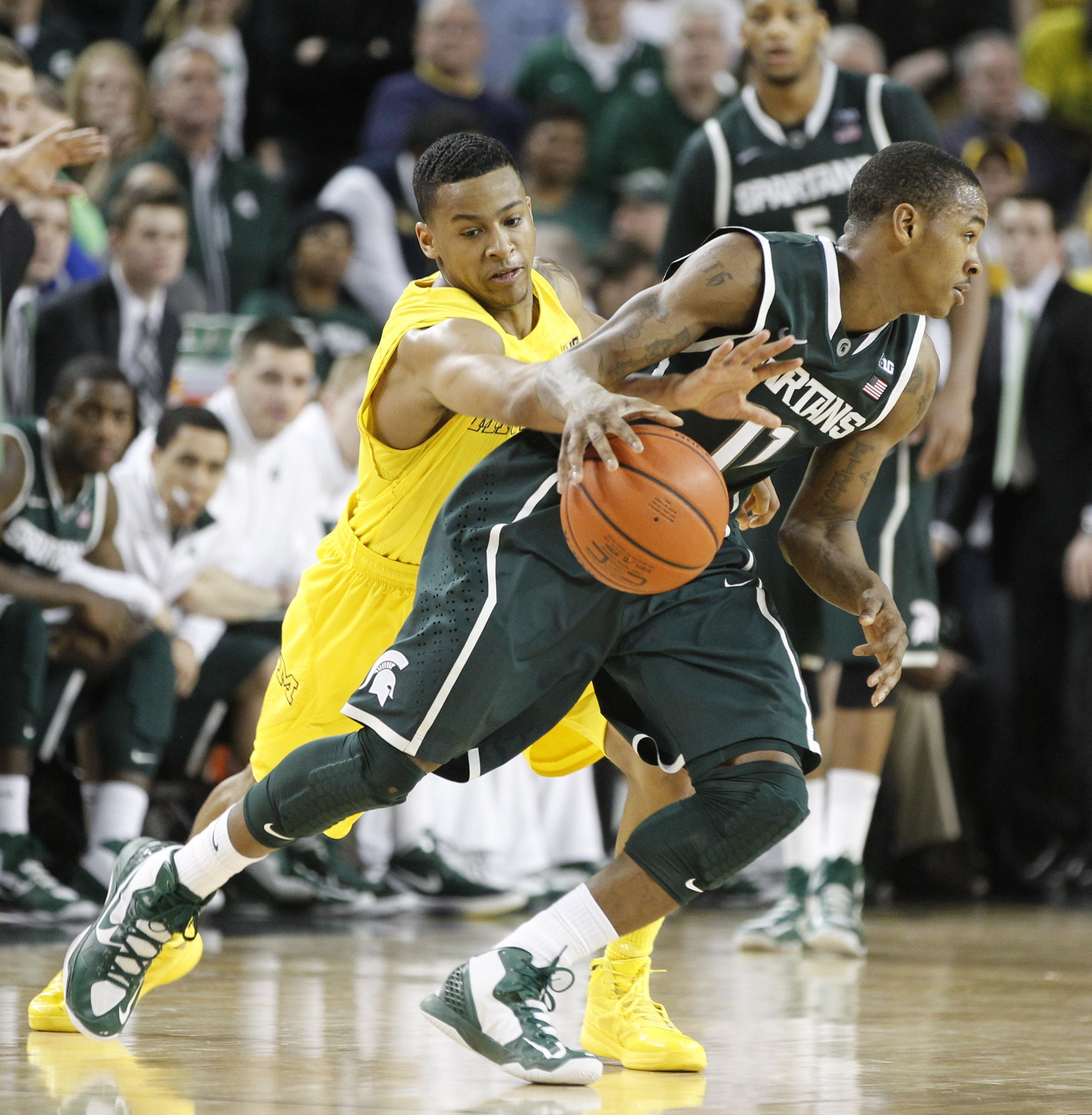 Michigan vs Michigan State basketball history of top-10 matchups