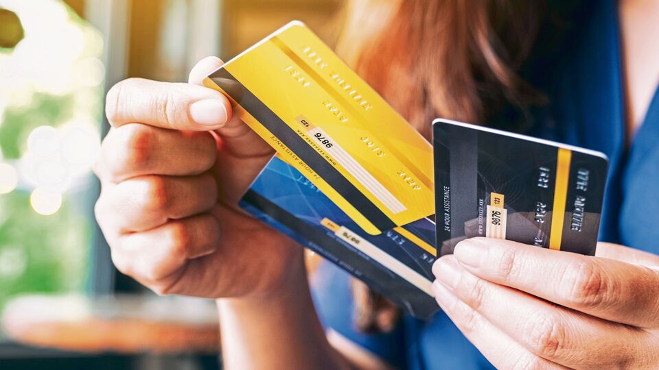 5 tips for mastering your credit card and avoiding debt traps