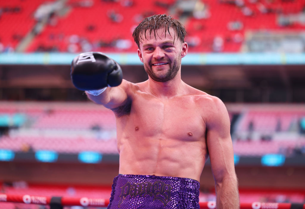 Electrician ditches day job to fight for boxing world title on four ...
