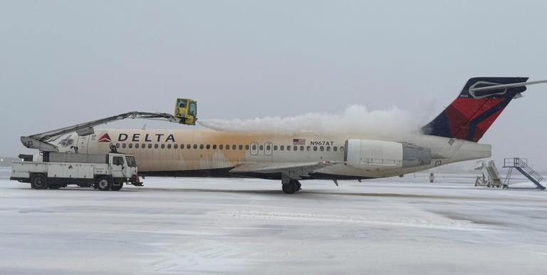 OKC flights delayed amid record cold snap, de-icing: What travelers ...