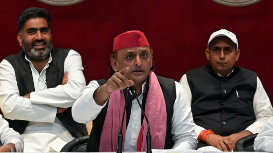 'Sending Hindi book': Akhilesh's dig at Yogi Adityanath over Kumbh ... 'Sending Hindi book': Akhilesh's dig at Yogi Adityanath over Kumbh ...