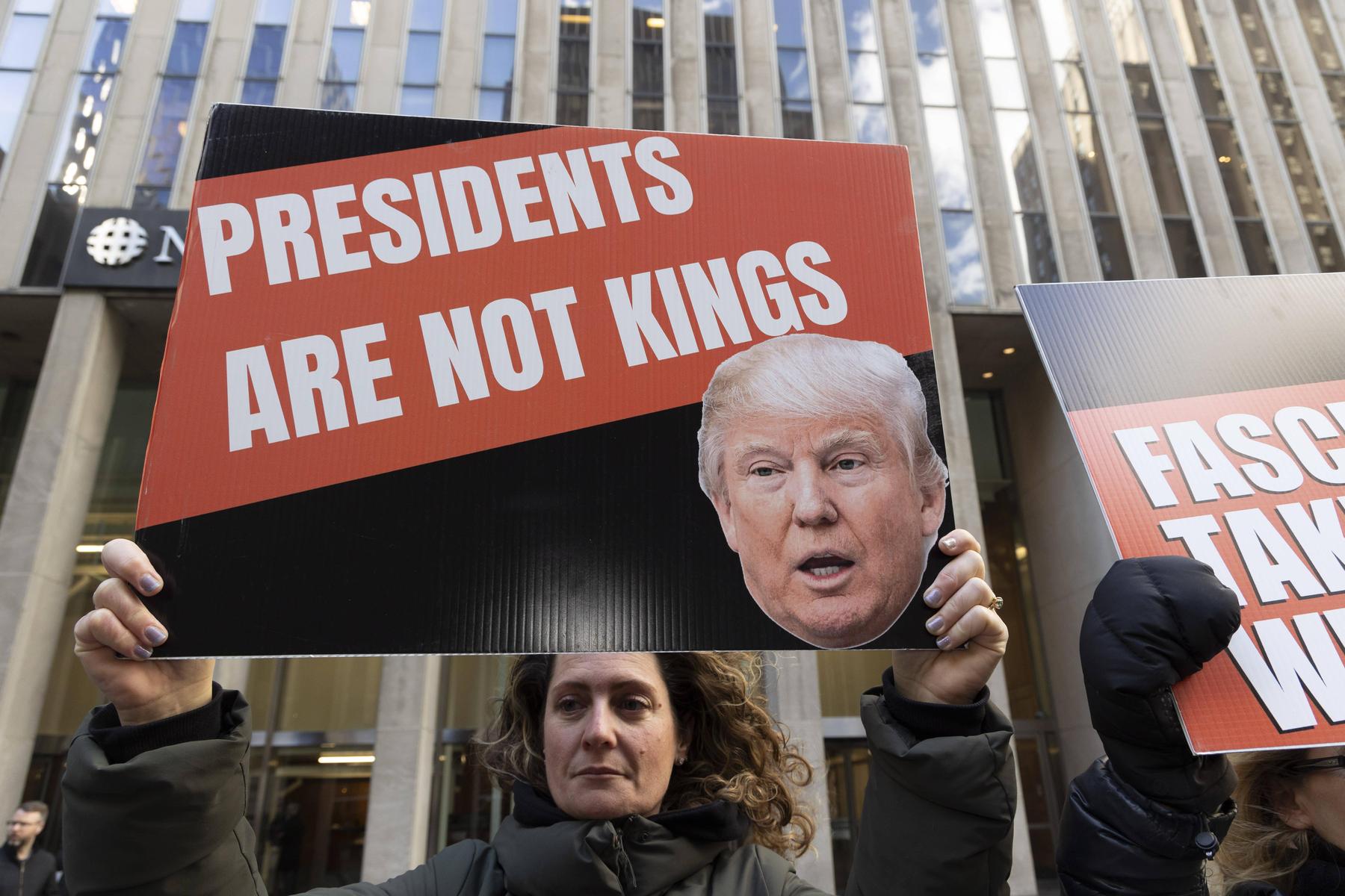 Donald Trump vergleicht sich mit einem König – und erhält Widerstand ...