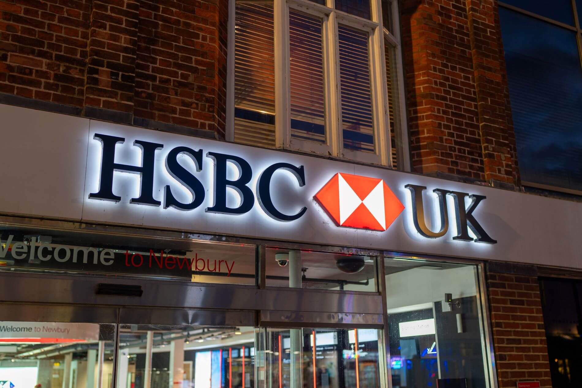 HSBC boss offered 600% bonus. Is it legal?