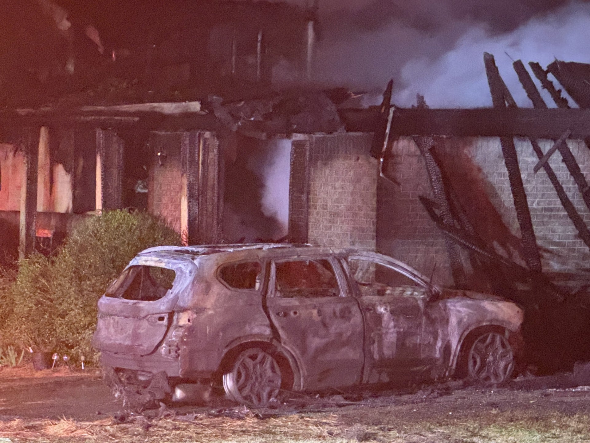 Family of 5 loses home, cars to overnight fire in South Fulton