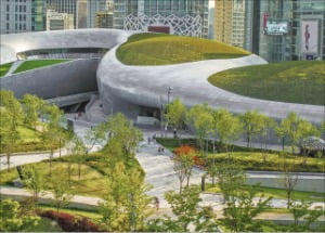 'MZ 모두 모여라'…새 옷 입는 DDP