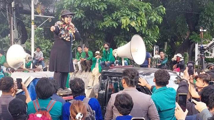 Aliansi Emak-Emak Unjuk Rasa 'Indonesia Gelap' Cari Prabowo: Di mana ... Aliansi Emak-Emak Unjuk Rasa 'Indonesia Gelap' Cari Prabowo: Di mana ...