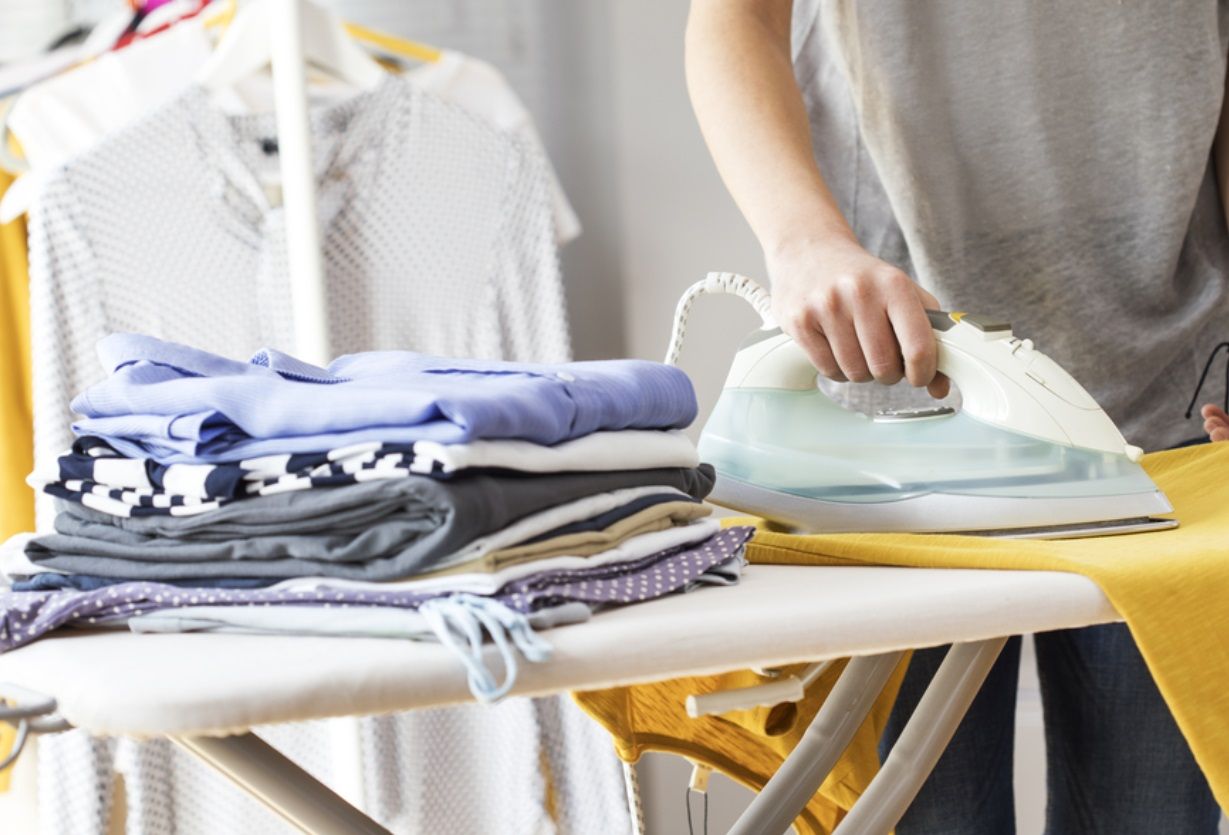 Cara Menyetrika Pakaian Agar Selicin Setrika Uap Di Tempat Laundry, 1 ...