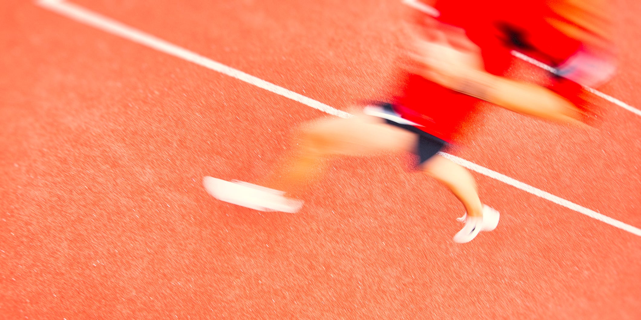 Cees Stolwijk (75) verbreekt twee wereldrecords op NK Indoor Masters