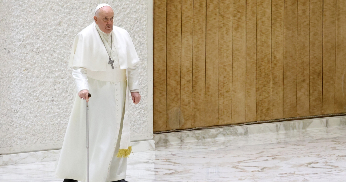 Pope Francis’ Health Improves Slightly After a Week in Hospital Pope Francis’ Health Improves Slightly After a Week in Hospital